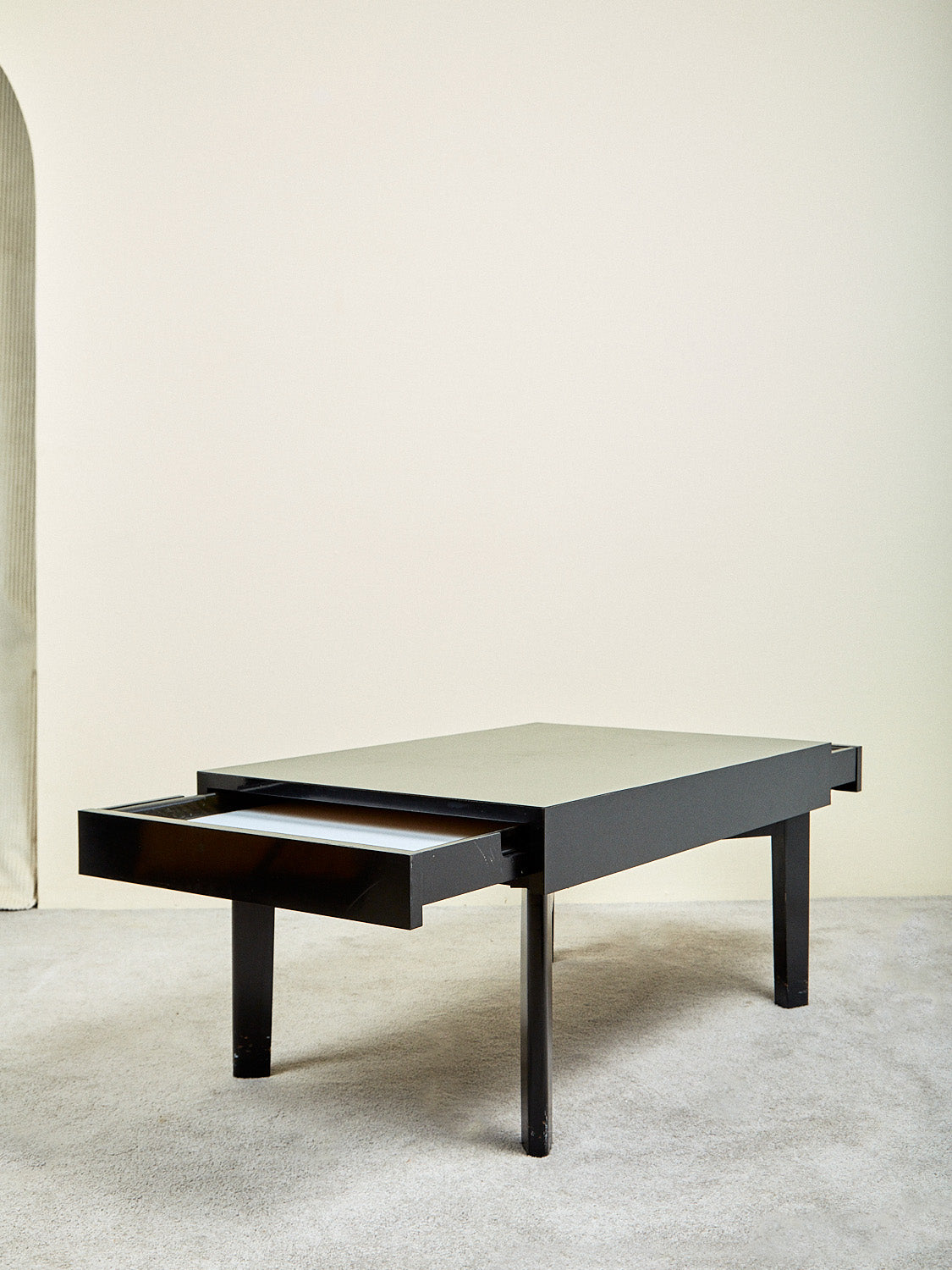 Extending side table store